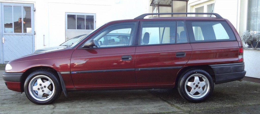 Opel Astra Sunshine - Autohaus Hacker