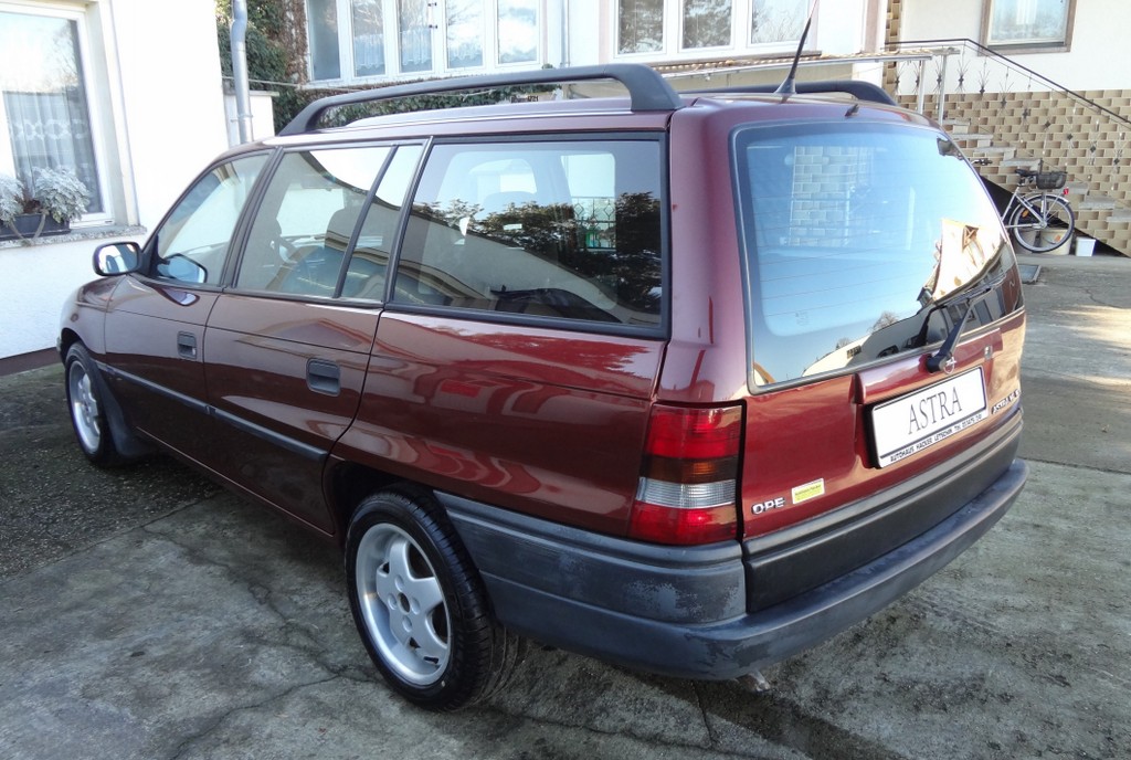 Opel Astra Sunshine - Autohaus Hacker