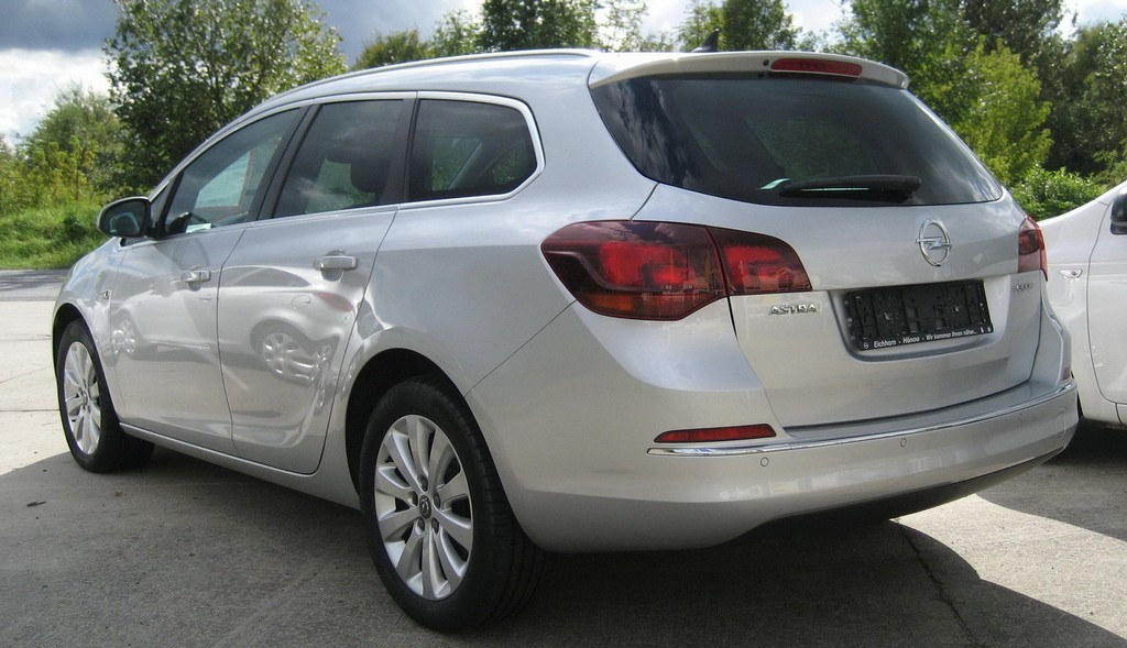 Opel Astra Exklusiv - Autohaus Hacker